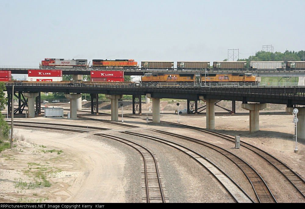 BNSF 4716 over UP 4763